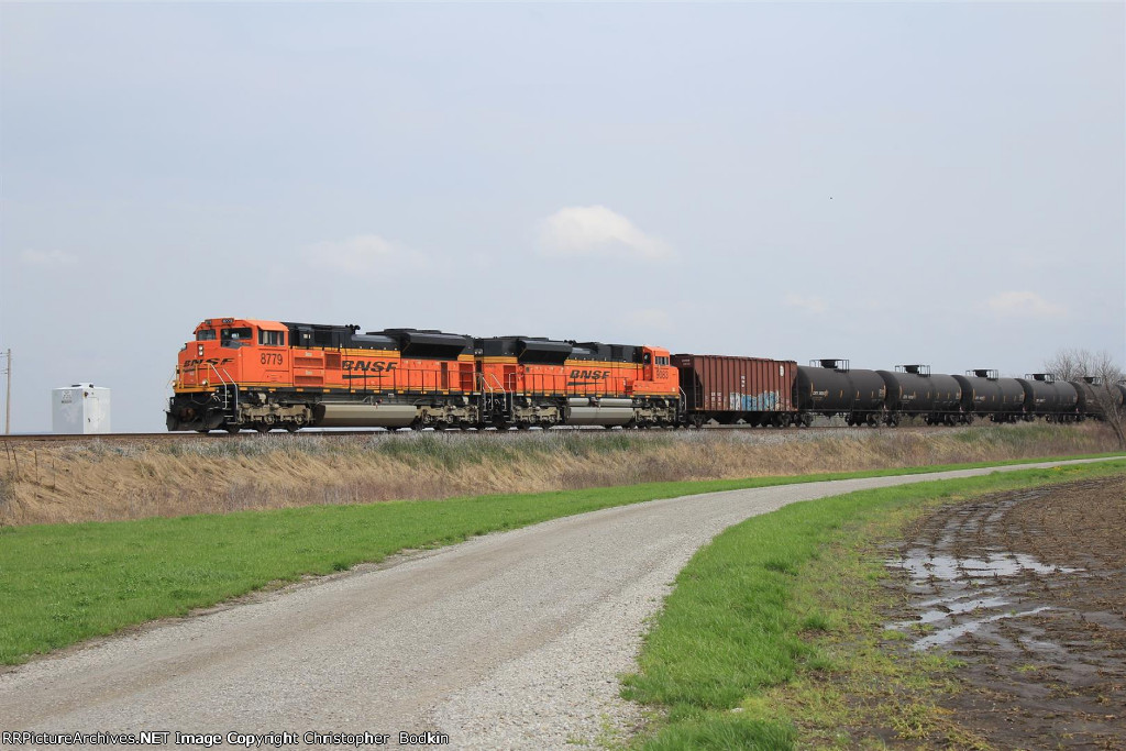BNSF 8779